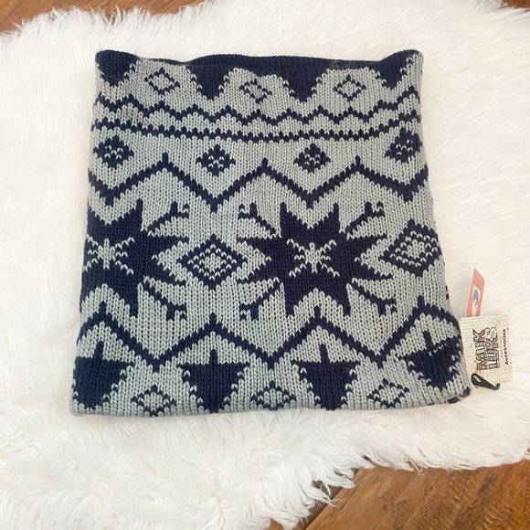 Muk Luks | Accessories | Nwt Muk Luks Sweater Knit Snowflake Neck ...